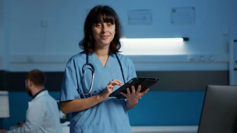 Choosing the Right Online Program for Your MSN in Nursing Informatics